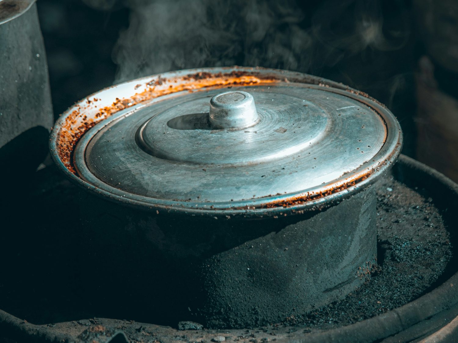 The Pot Watched – LogoSophia Magazine